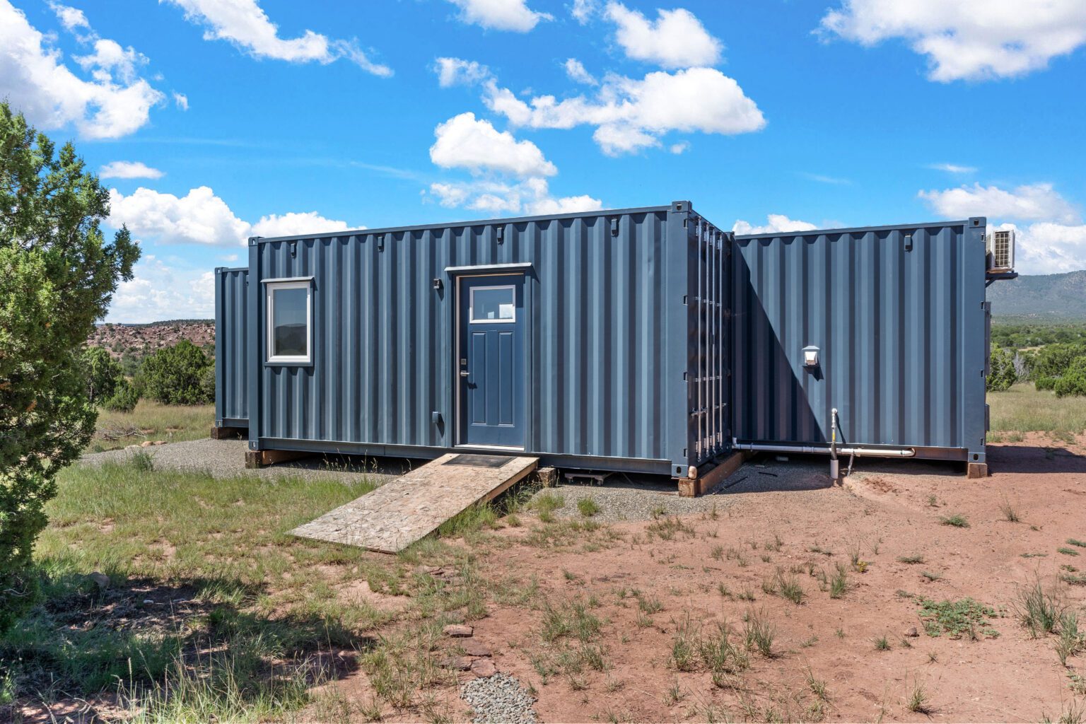 The Luke: 1 20FT & 1 40FT Container Home